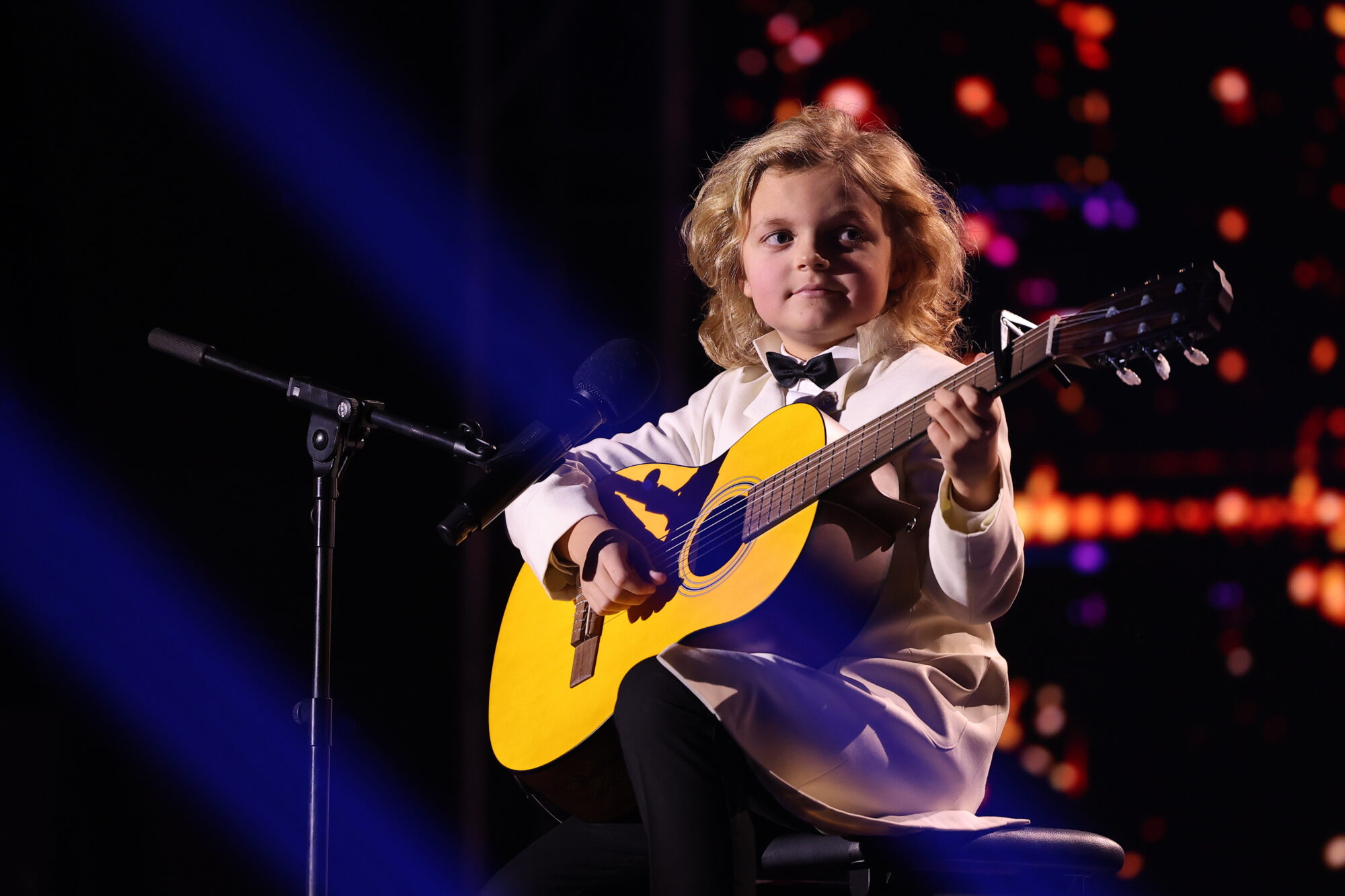 Georgs Rukmanis Počs izmanto "smago artilēriju" – superhītu "Hallelujah"