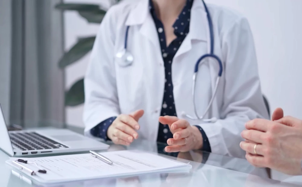 Līdz pat 41 000 eiro mēnesī: cik patiesībā nopelna ārsti Latvijā