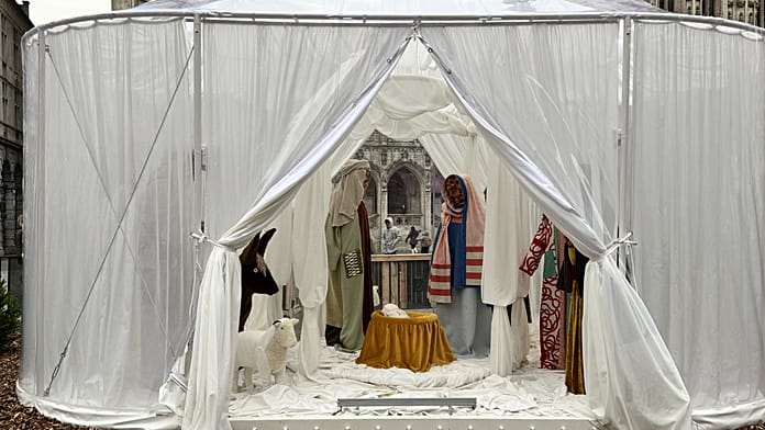 Faceless figures and stolen Jesus: Why is Brussels' nativity scene so ...
