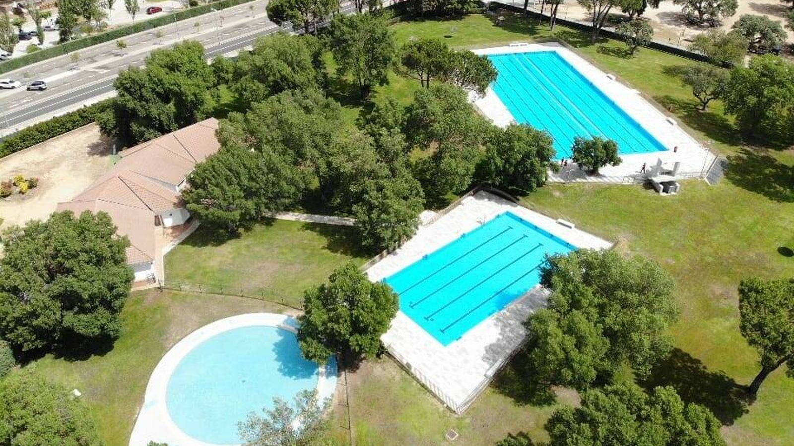 La piscina poco conocida de Madrid que es ideal para refrescarse en verano: con muchas zonas ...