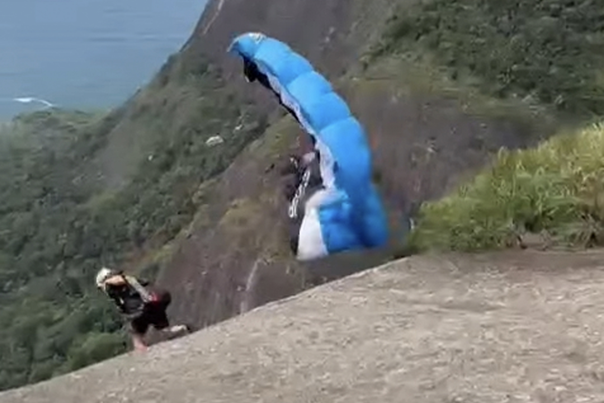 Chilling video shows skydiving instructor jumping off cliff before ...