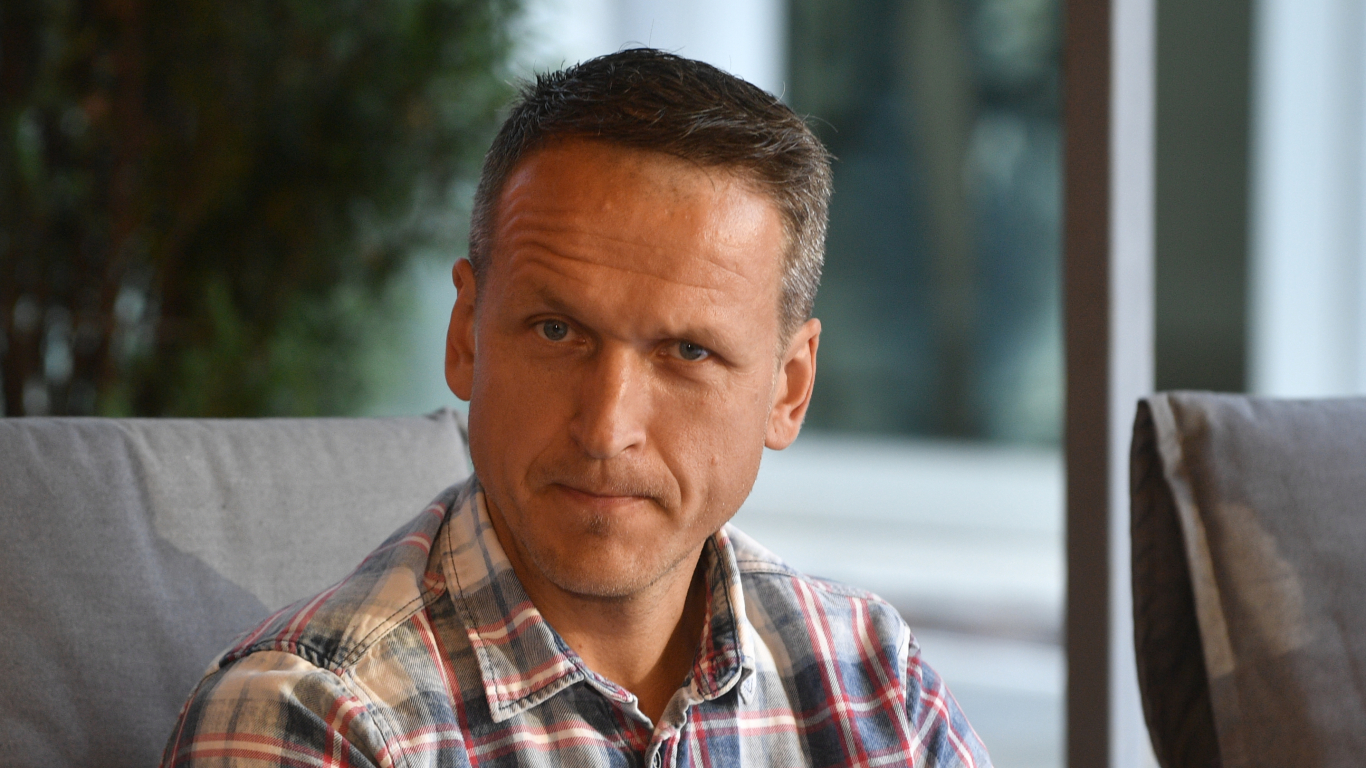 Intars Rešetins-Pētersons atklāti pasaka, cik pelnījis teātrī