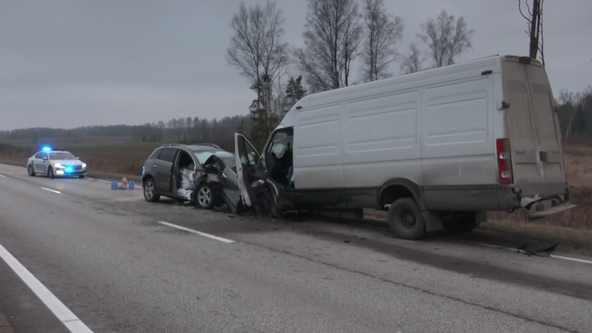 Traģiskā autoavārija Talsu pusē: "Opel" vadītājs iebrauca pretējā joslā