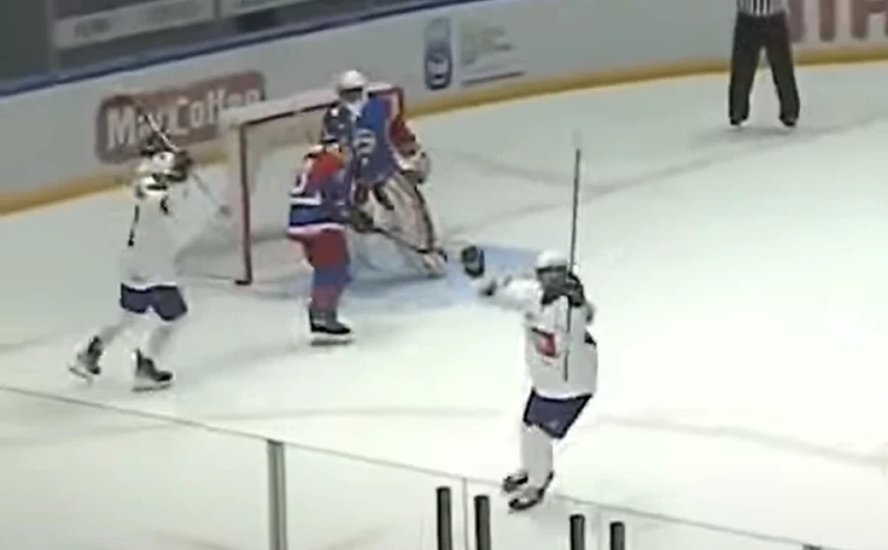 Kas ir briesmīgāk — mest 1 reizi pa pretinieku vārtiem vai ielaist 57 ...