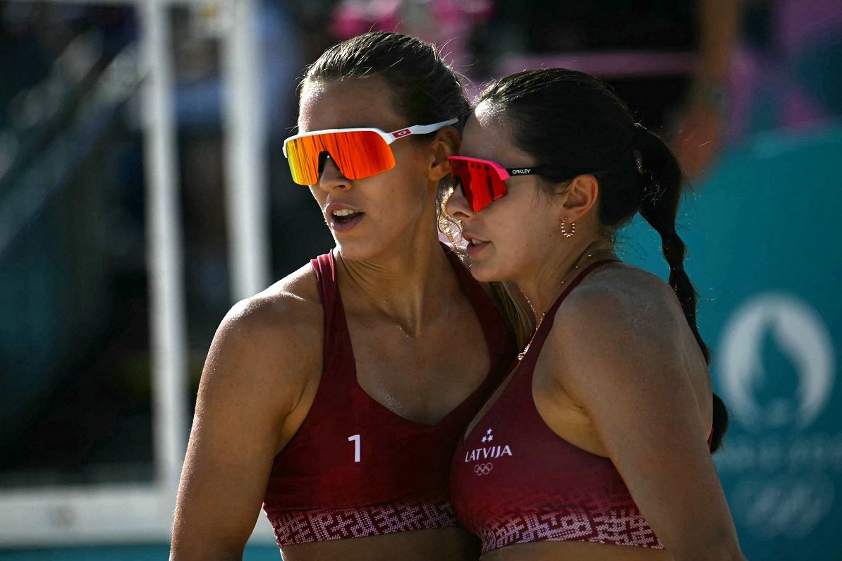 Latvian beach volleyball duo start with a loss