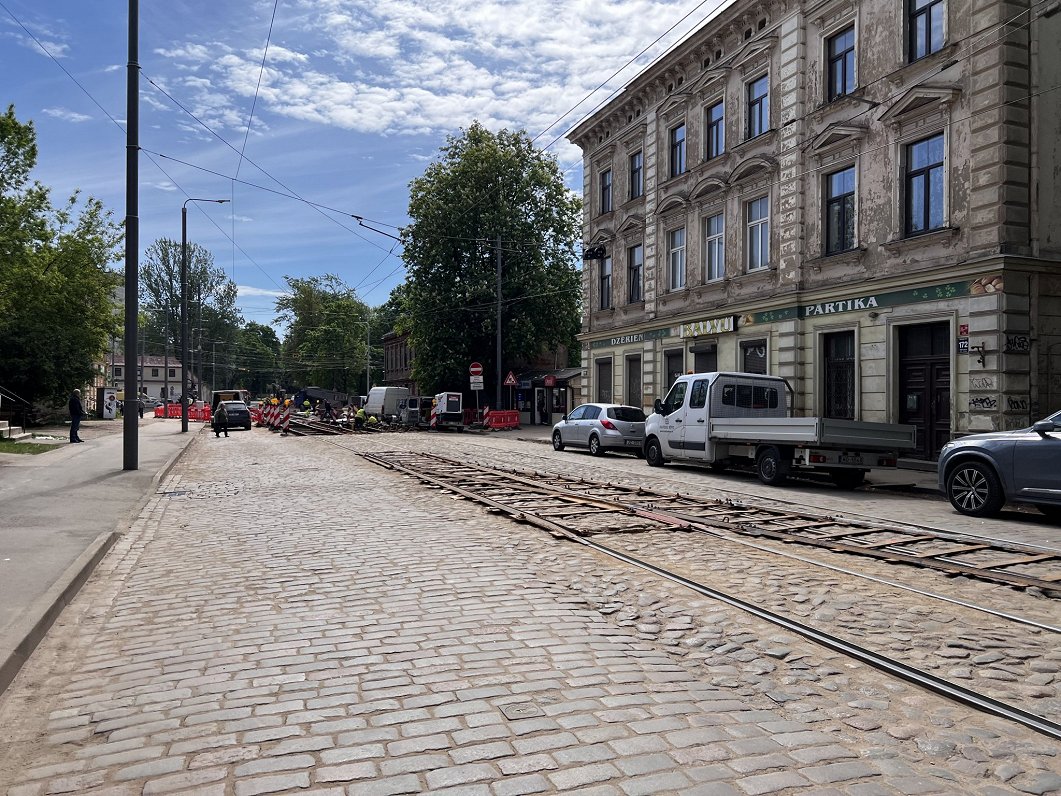 Low-floor trams to start on route 7 this summer in Rīga