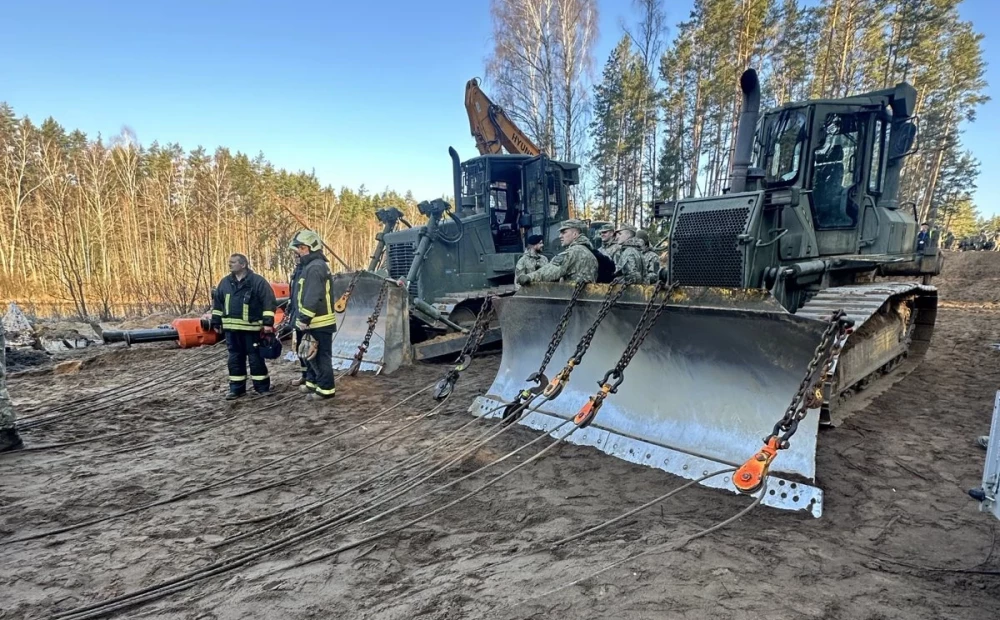 Murgs tuvojas beigām: ekskavators beidzot sasniedz Lietuvā nogrimušo ...