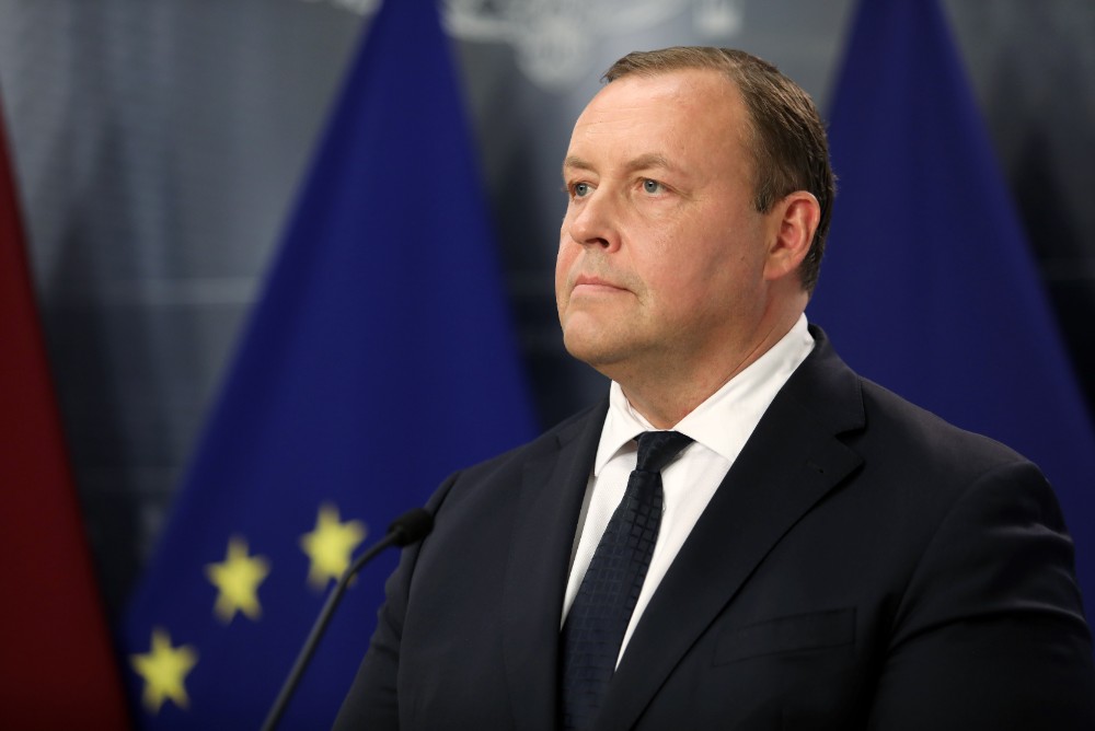 “Kā pusaudzis, kam jāuzsver, ka zina angļu, bet jau piemirst latviešu ...