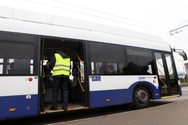 Drunks are not touched, but children are kicked off: parents raise ...