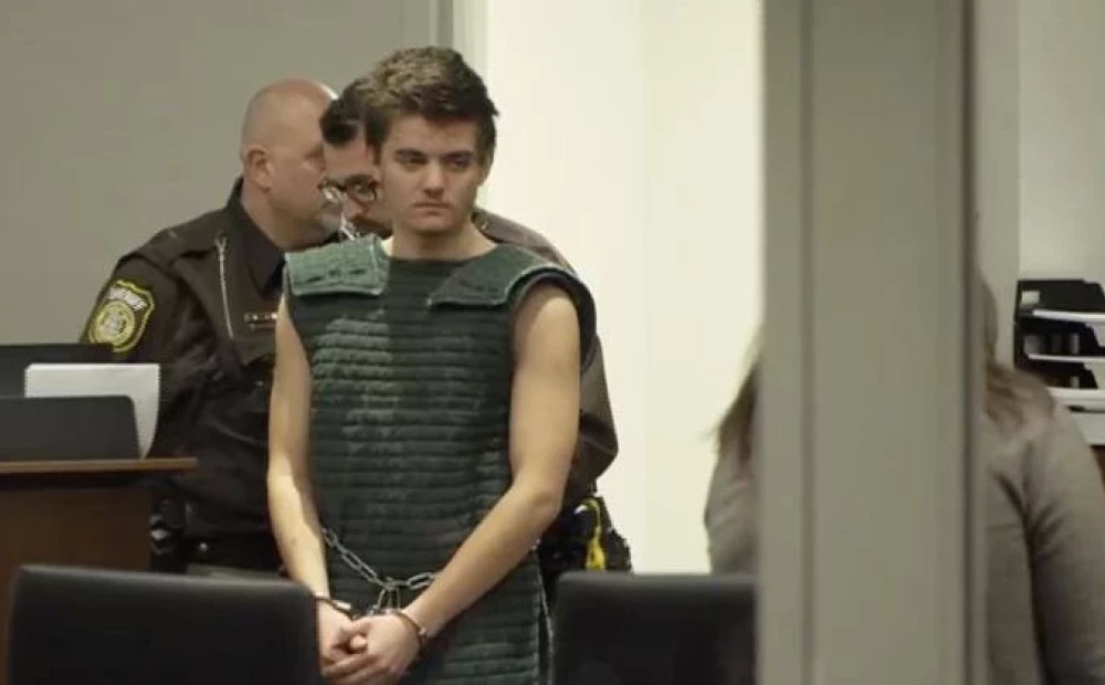 ASV pusaudzis apsūdzēts vecāku nošaušanā. Divas nedēļas viņš dzīvoja ...