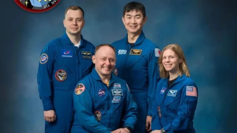 Due to the illness of an astronaut, an early return of the ISS crew is ...