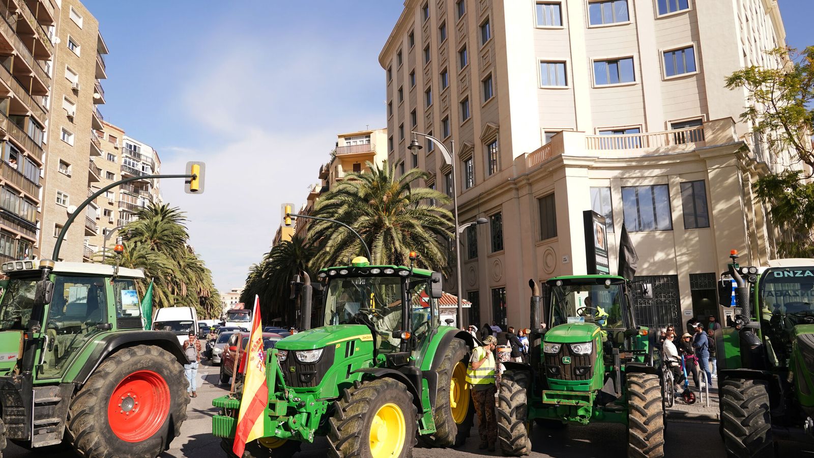 Agricultores inician el segundo día de protestas en Andalucía con ... Agricultores inician el segundo día de protestas en Andalucía con ...
