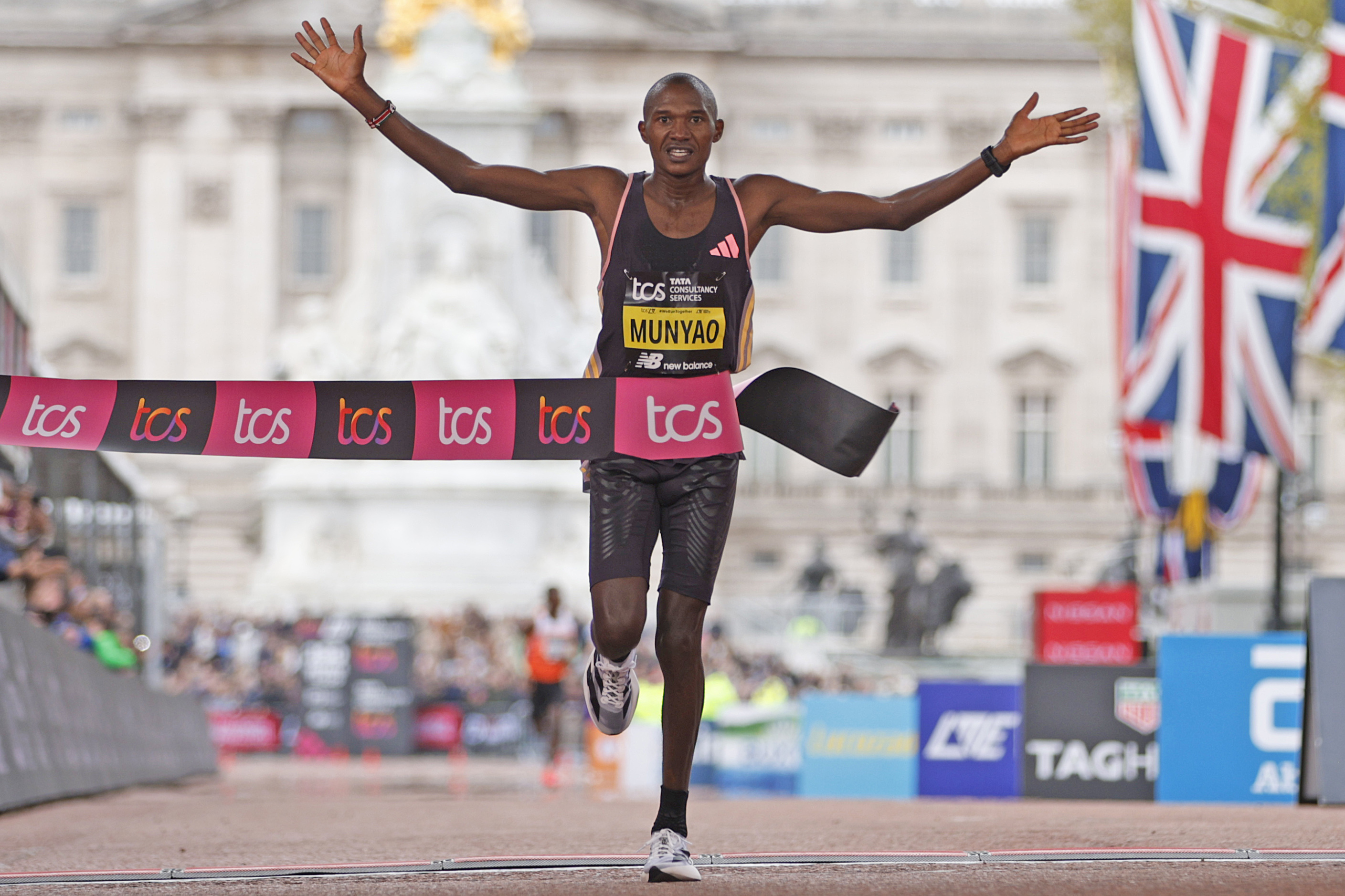 London Marathon: Munyao Wins Men's Race as Jepchirchir Breaks Women's ...