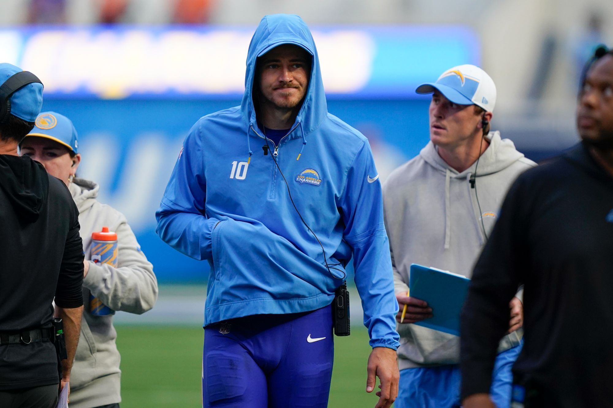 Justin Herbert has fractured finger in potentially huge Chargers injury ...