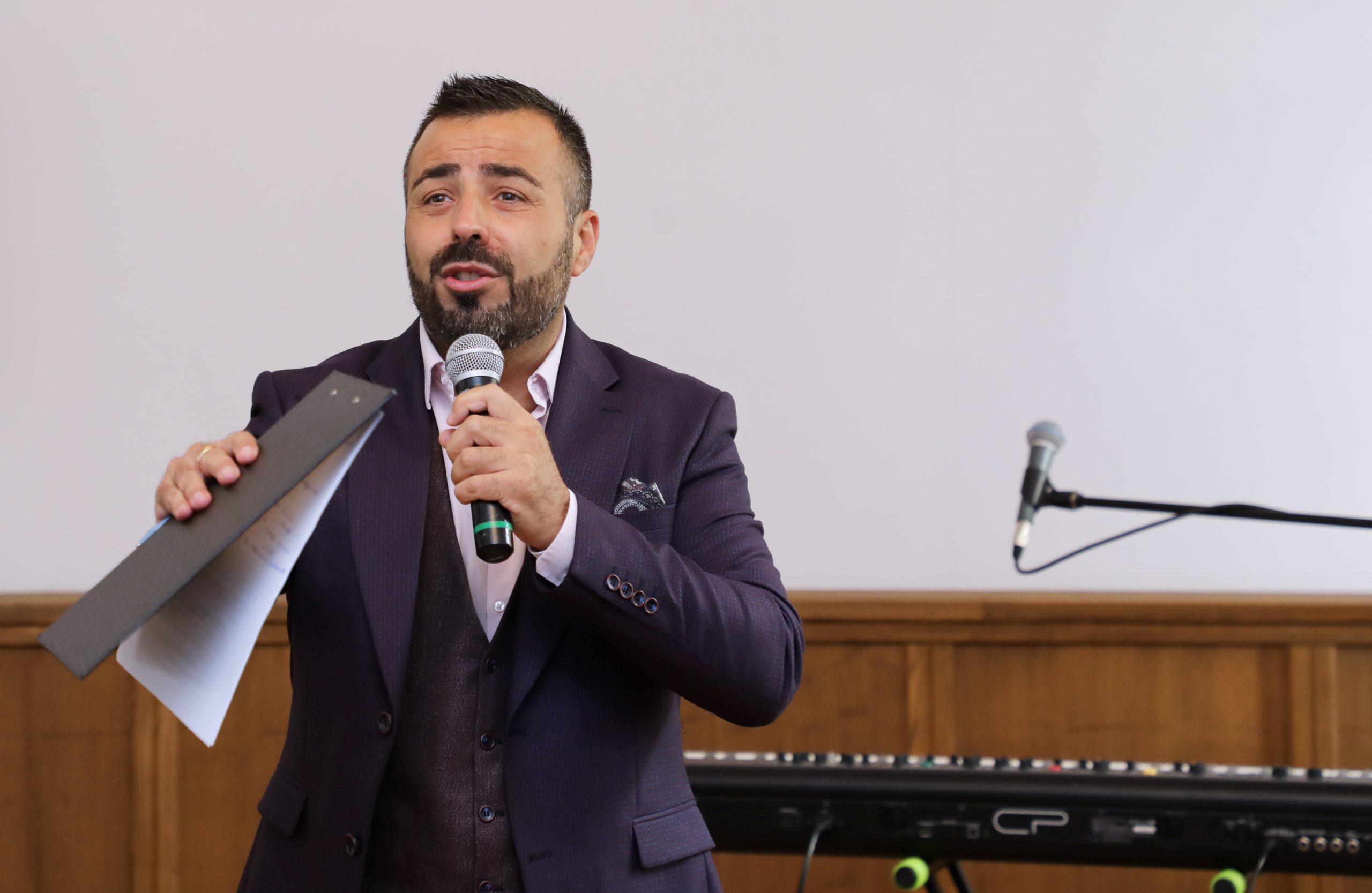 Vai mēs kaut ko nezinām? Roberto Meloni atklāj patiesību par laulības ...