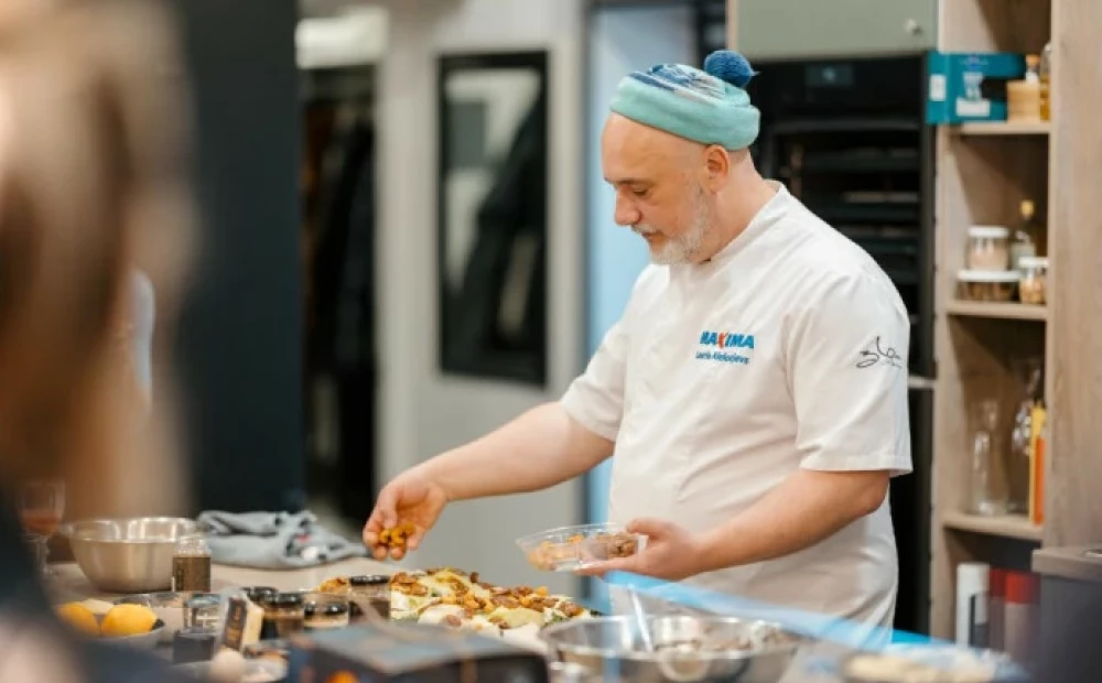 Kāpēc piparkūkas cept uz apgrieztas pannas? Lauris Aleksejevs atklāj ...